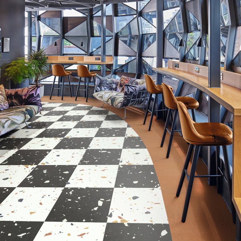 Strapazierfähiger Designbelag in Holz- und Steinoptik | Designflooring